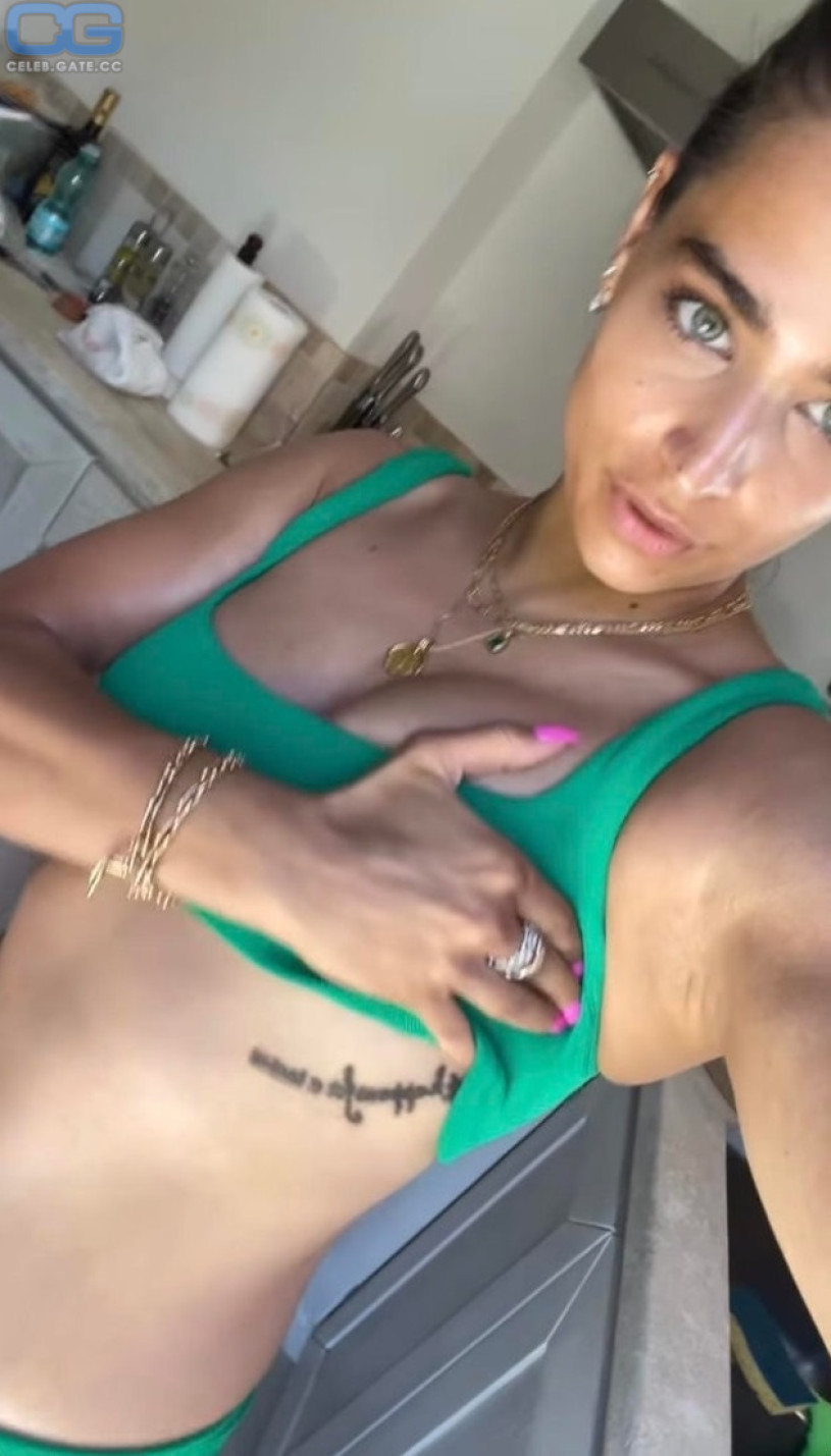 Amira Pocher nackt, Nacktbilder, Playboy, Nacktfotos, Fakes, Oben Ohne