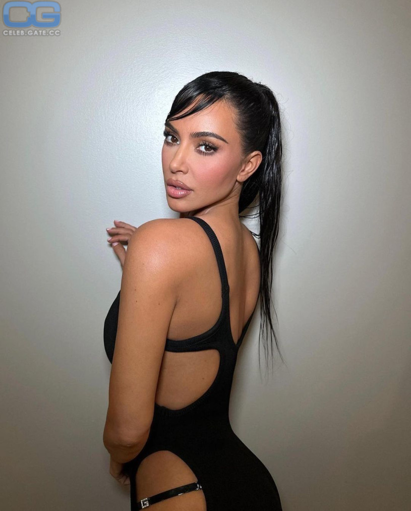 Kim Kardashian nackt, Nacktbilder, Playboy, Nacktfotos, Fakes, Oben Ohne
