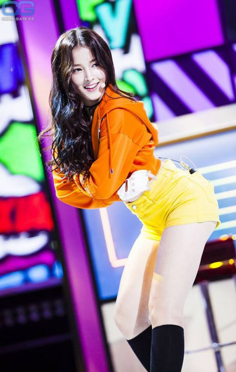 Nancy Jewel McDonie nackt, Nacktbilder, Playboy, Nacktfotos, Fakes, Oben Ohne