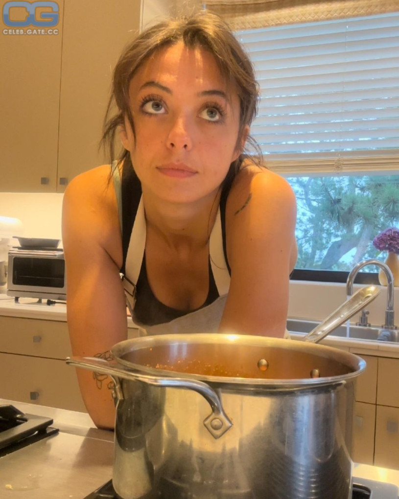 Olivia Tiedemann nackt, Nacktbilder, Playboy, Nacktfotos, Fakes, Oben Ohne