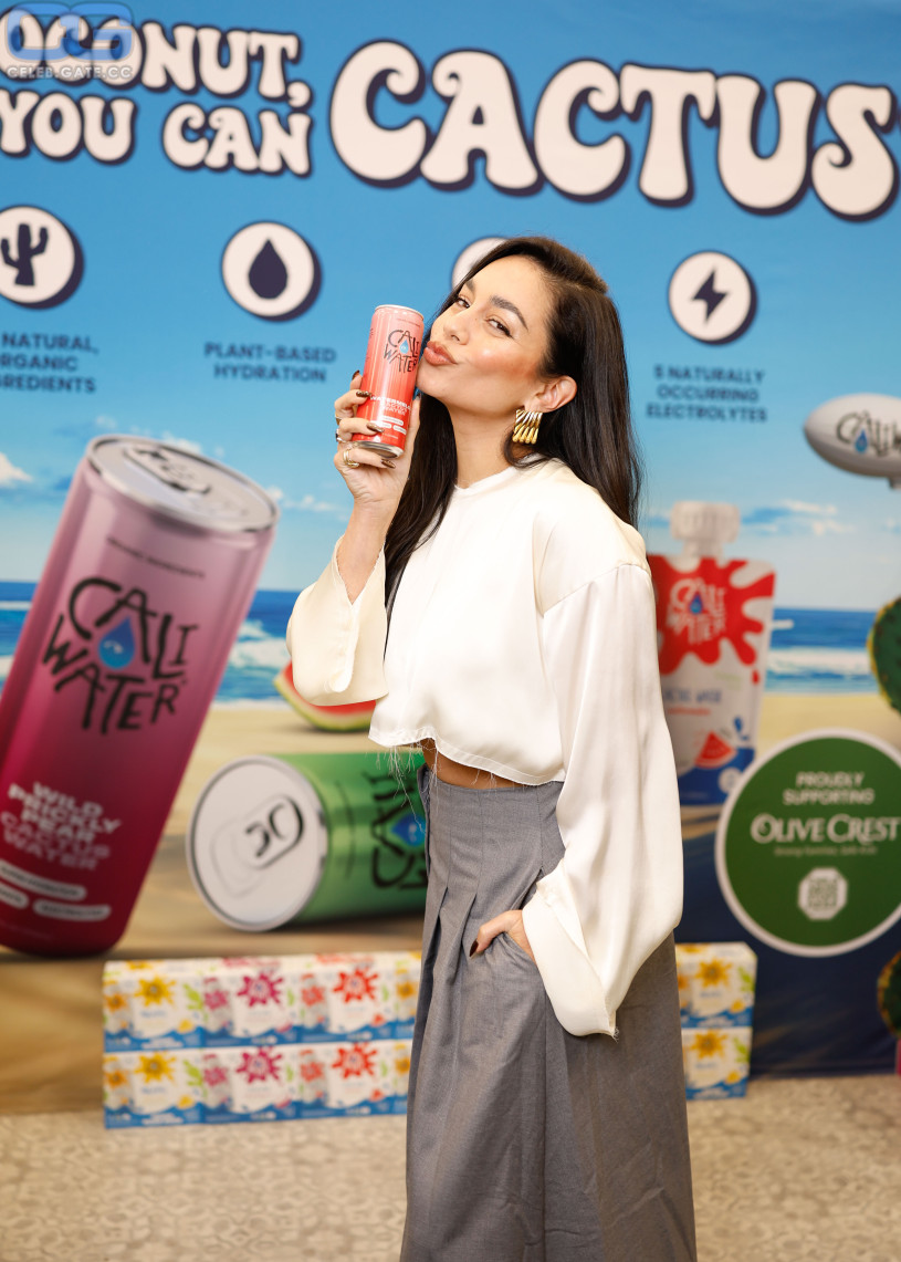 Vanessa Hudgens nackt, Nacktbilder, Playboy, Nacktfotos, Fakes, Oben Ohne